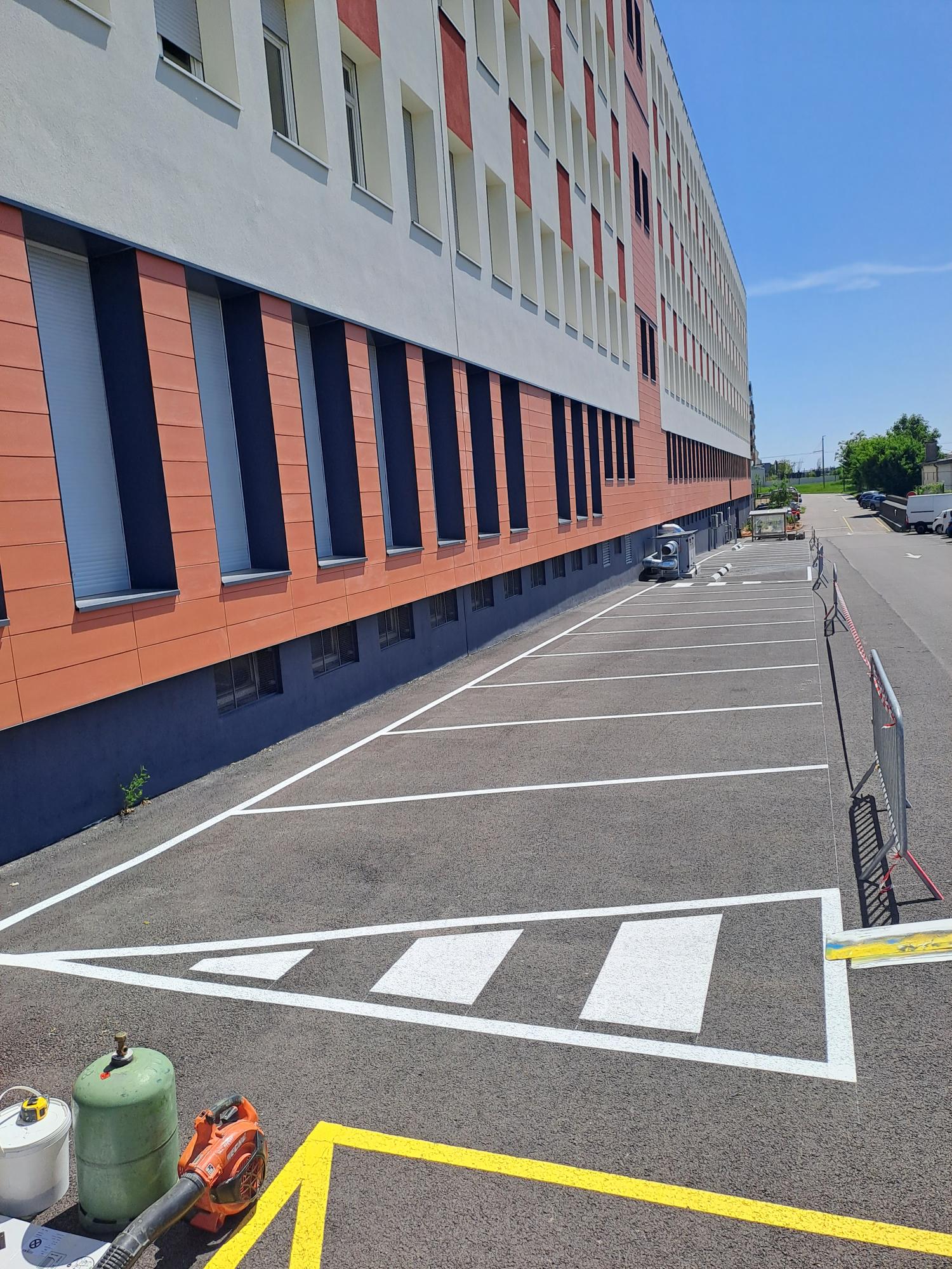 Marquage au sol Côte d'or,Marquage accessibilité PMR,Signalisation ...