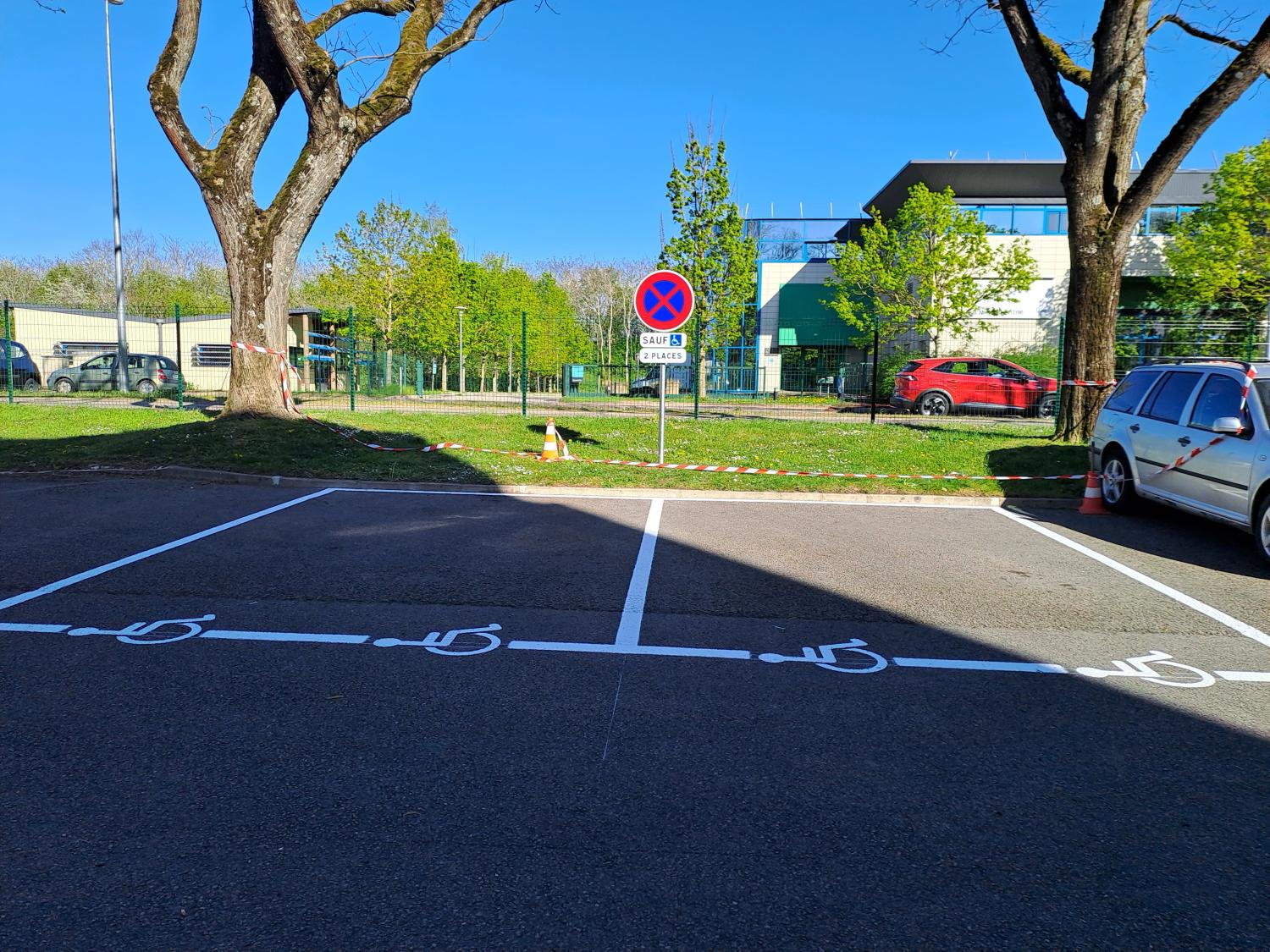 Marquage au sol Côte d'or,Marquage accessibilité PMR,Signalisation ...